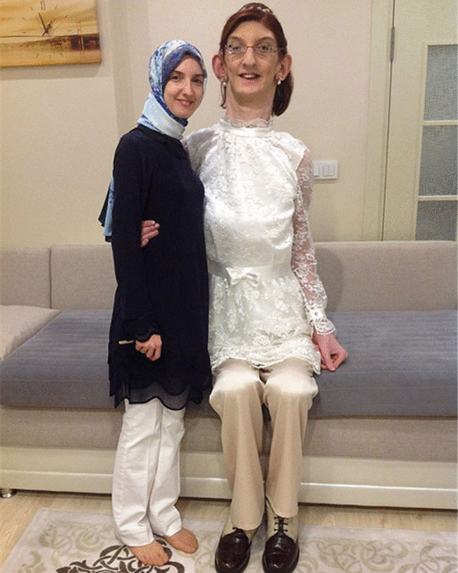 Самый высокий подросток в мире—17-летняя Румейса Гелги из Турции